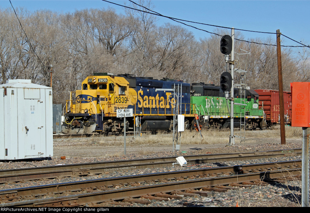 BNSF 2839 Leads a Transfer train Out of the Kcs Yard.